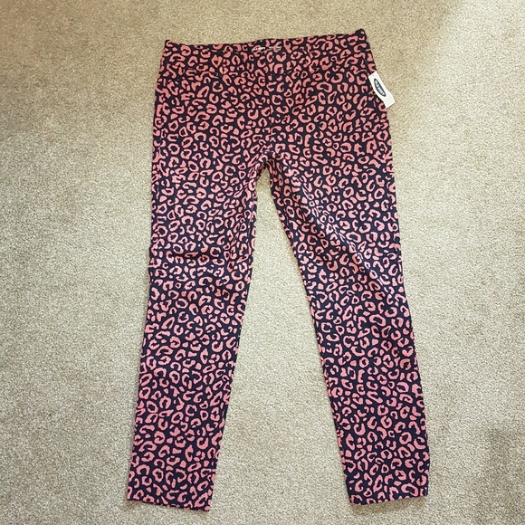 Old Navy | Pants & Jumpsuits | Old Navy Leopard Print Pixie Ankle Cut ...
